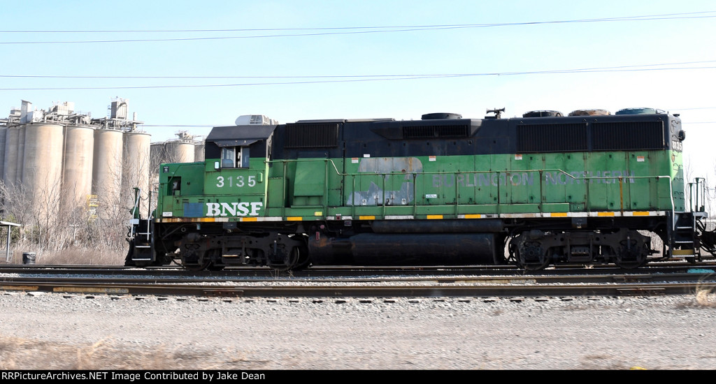 BNSF 3135 Green GEEP switching
